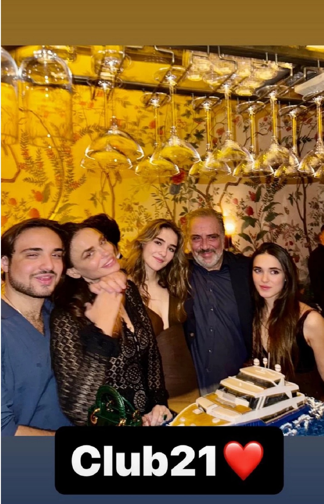 Σήλια Κριθαριώτη - Νίκος Τσάκος: Ο γιος τους, Παναγιώτης έγινε 21 και το γιόρτασαν ...